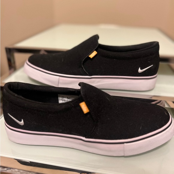 Nike | Shoes | Nike Black Flats | Poshmark